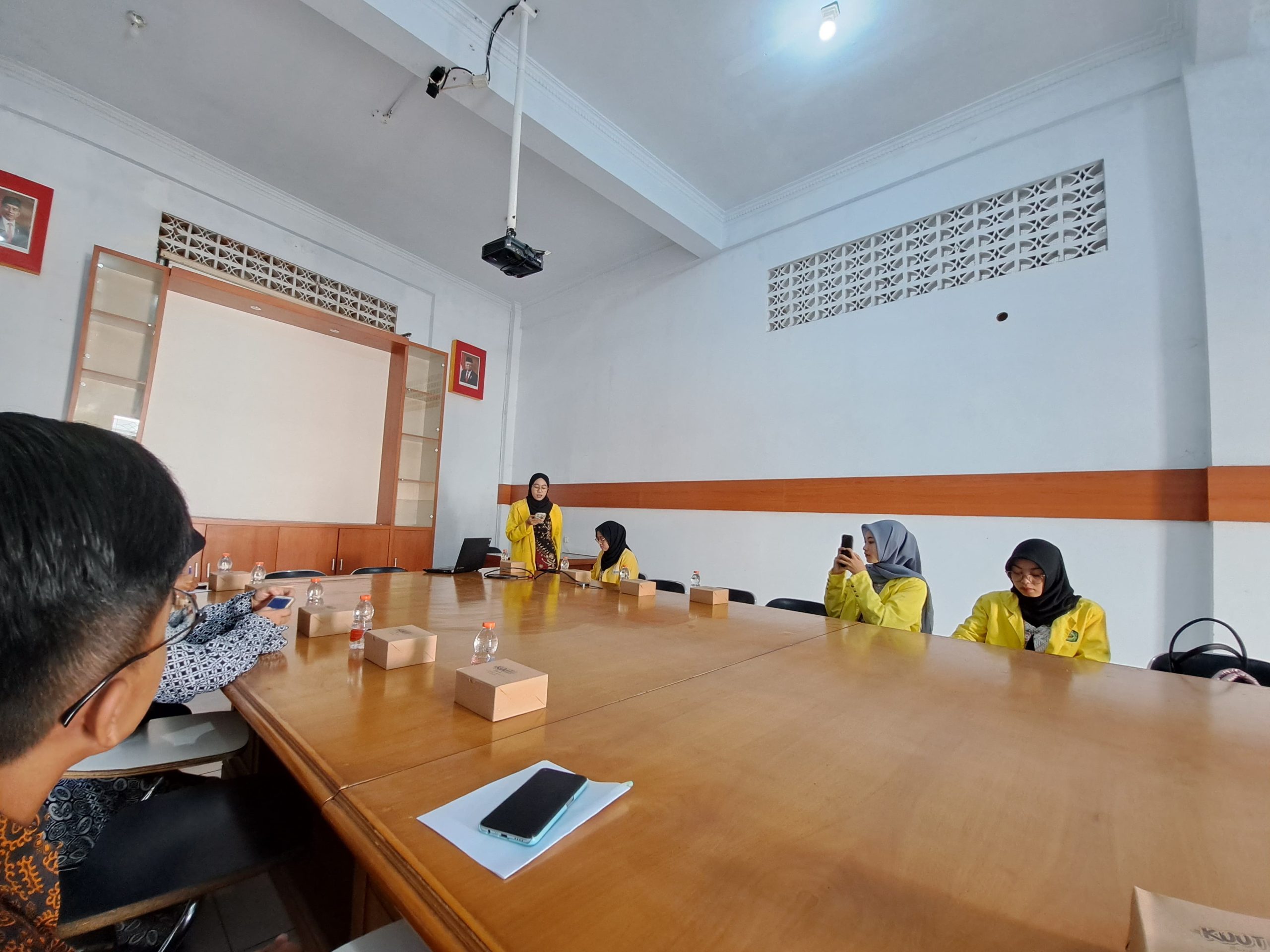 Ruang Rapat – SMK SUKAPURA KOTA TASIKMALAYA